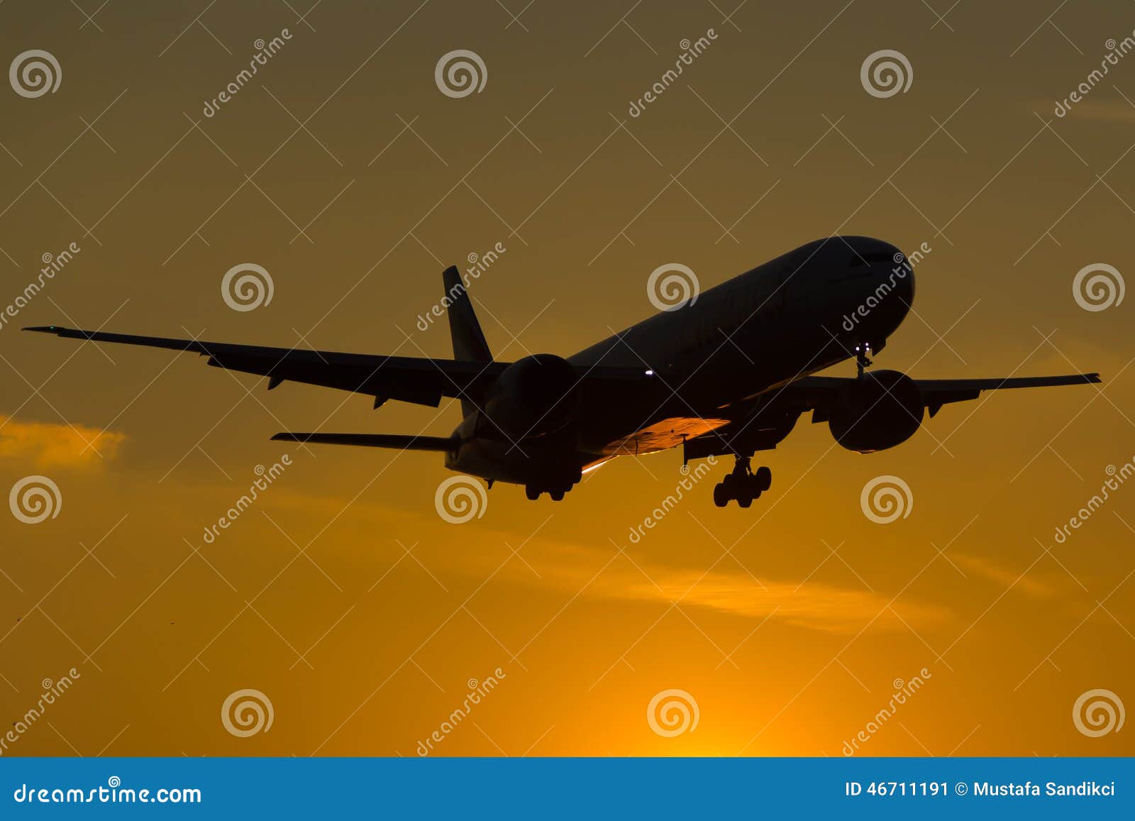Boeing 777 Sunset editorial photo. Image of approach - 46711191