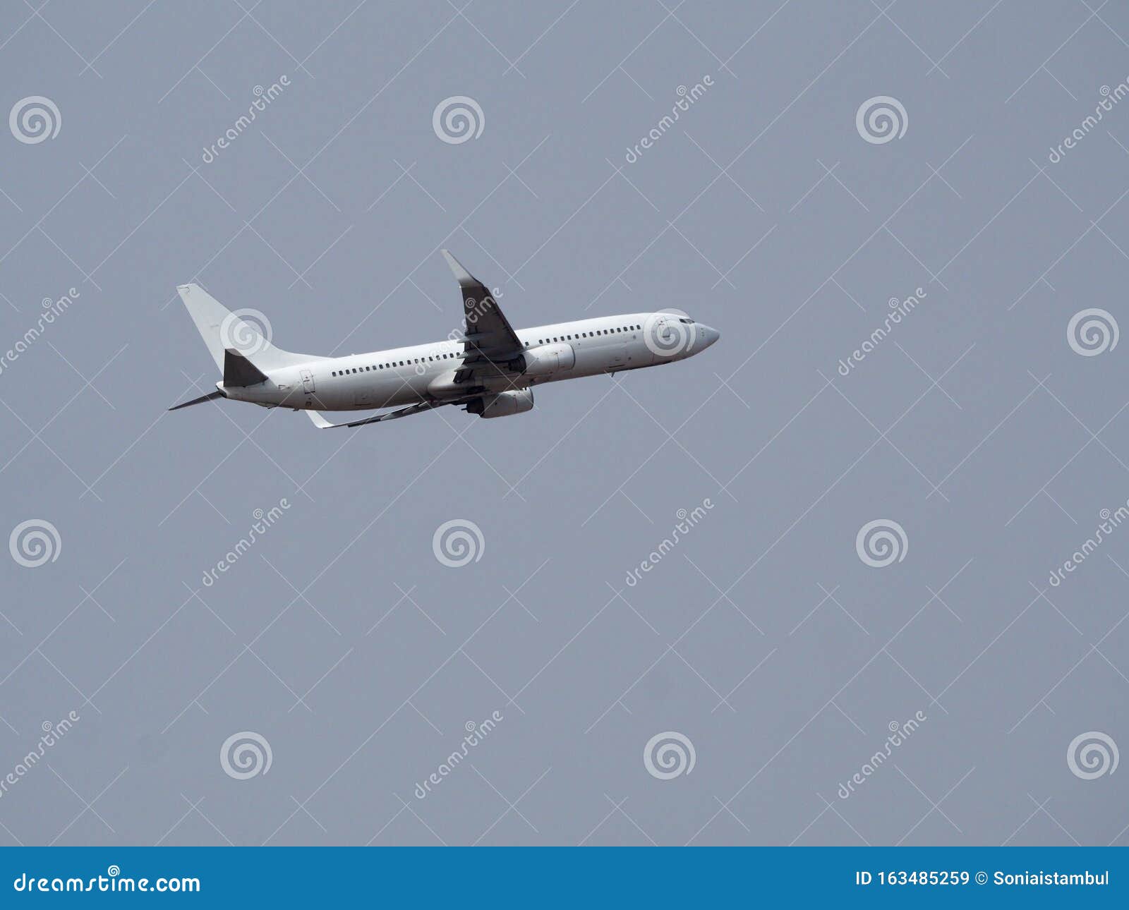 Boeing 737 editorial stock image. Image of gear, evelop - 163485259