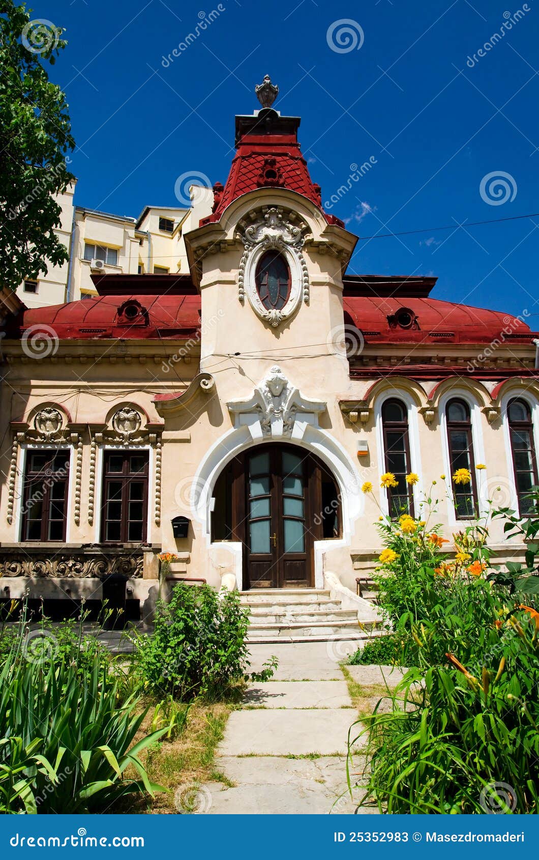 Boekarest - De Villa Van De Binnenstad Stock Afbeelding - Image of ...