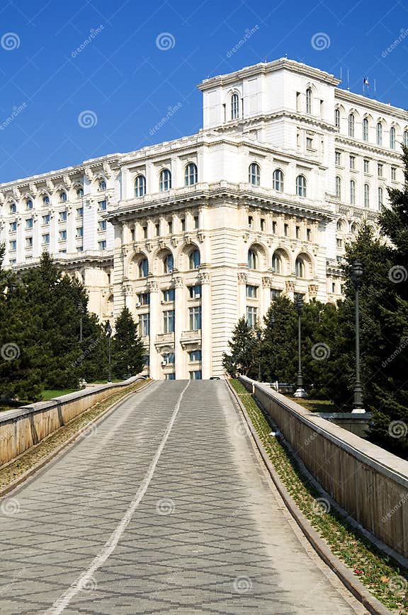 Boekarest - Het Paleis Van Het Parlement Stock Foto - Image of groot ...