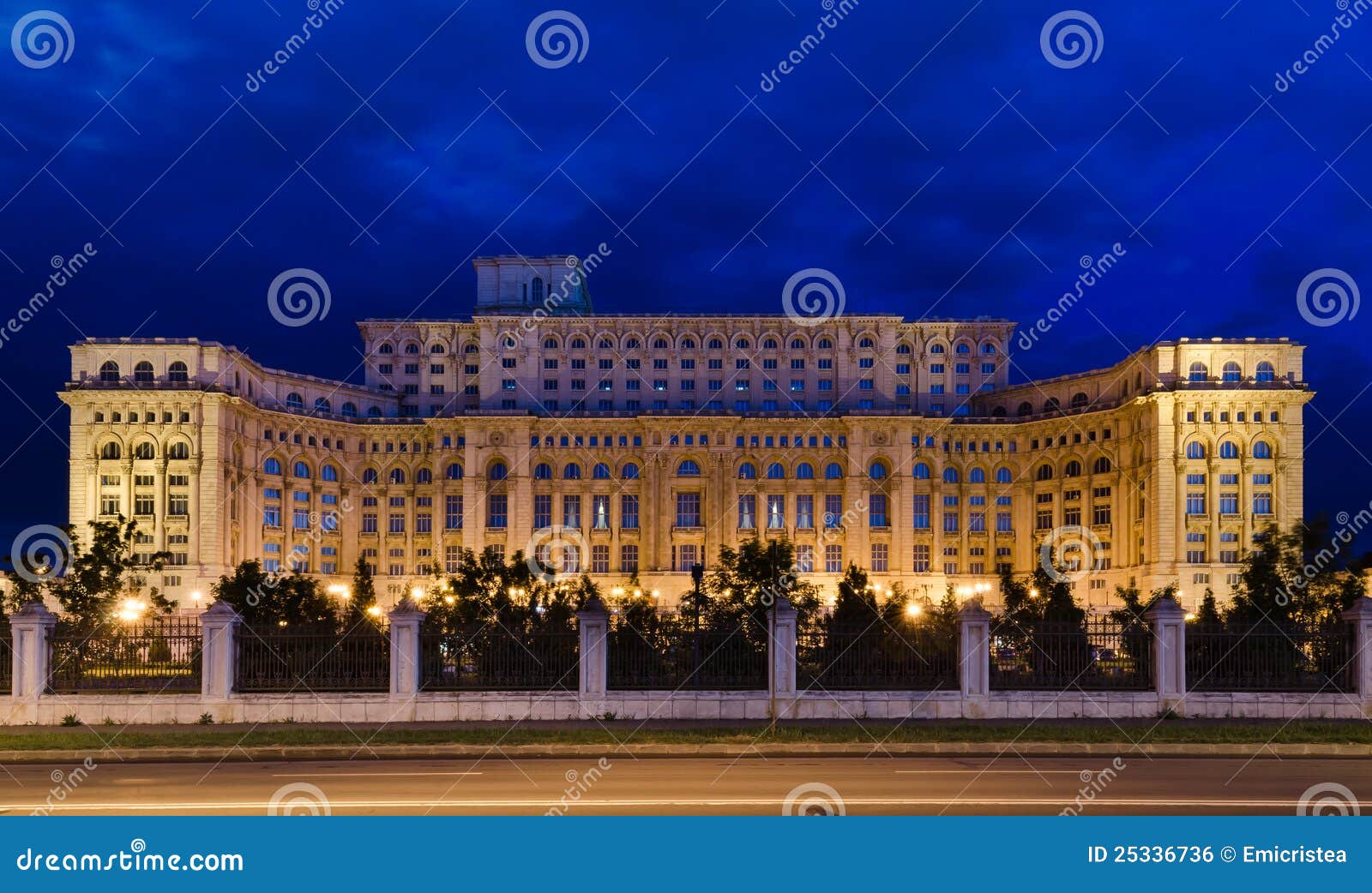 Boekarest, Het Paleis Van Het Parlement Stock Foto - Image of structuur ...