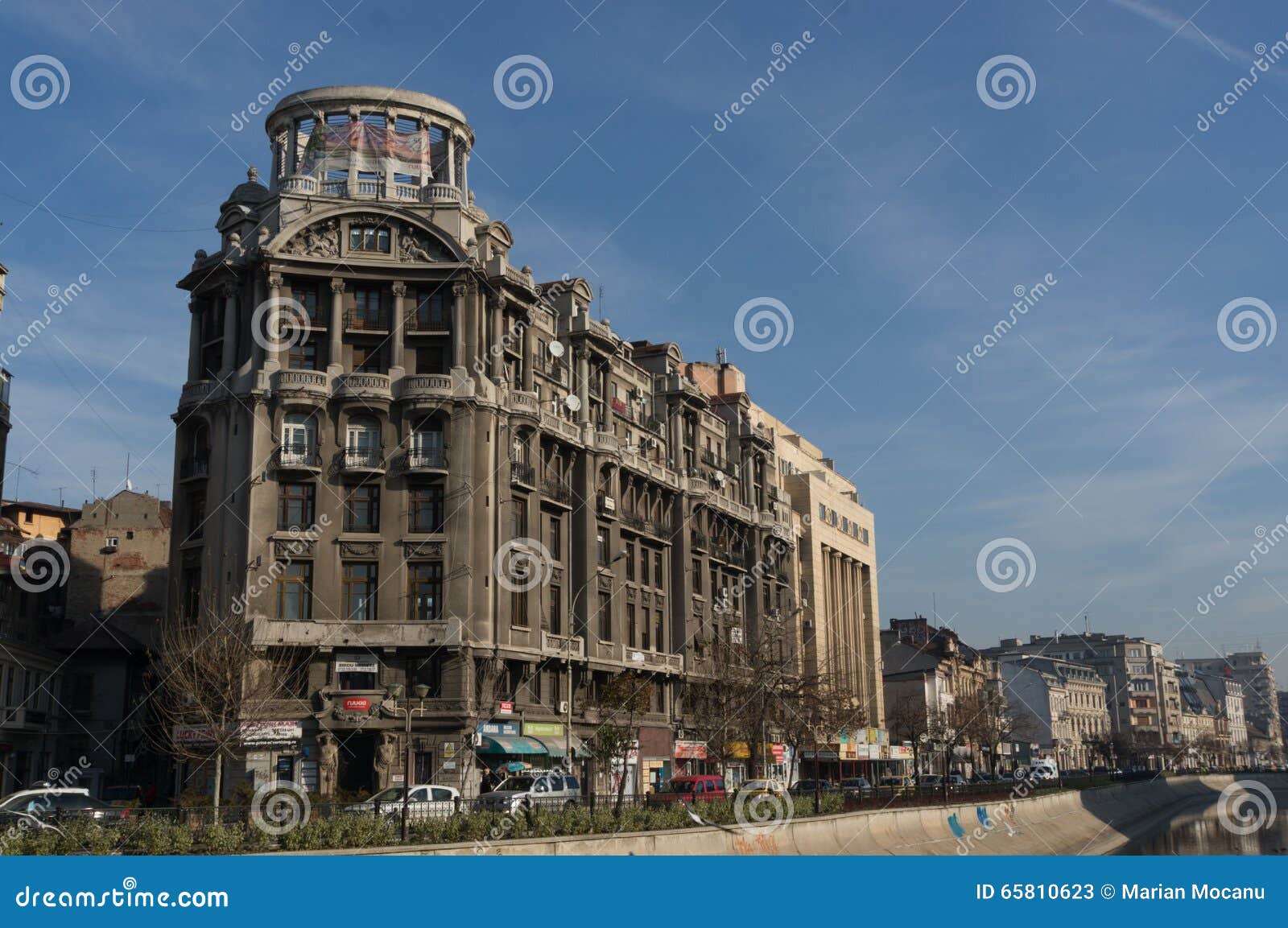 Boekarest - oude gebouwen redactionele stock foto. Image of trap - 65810623