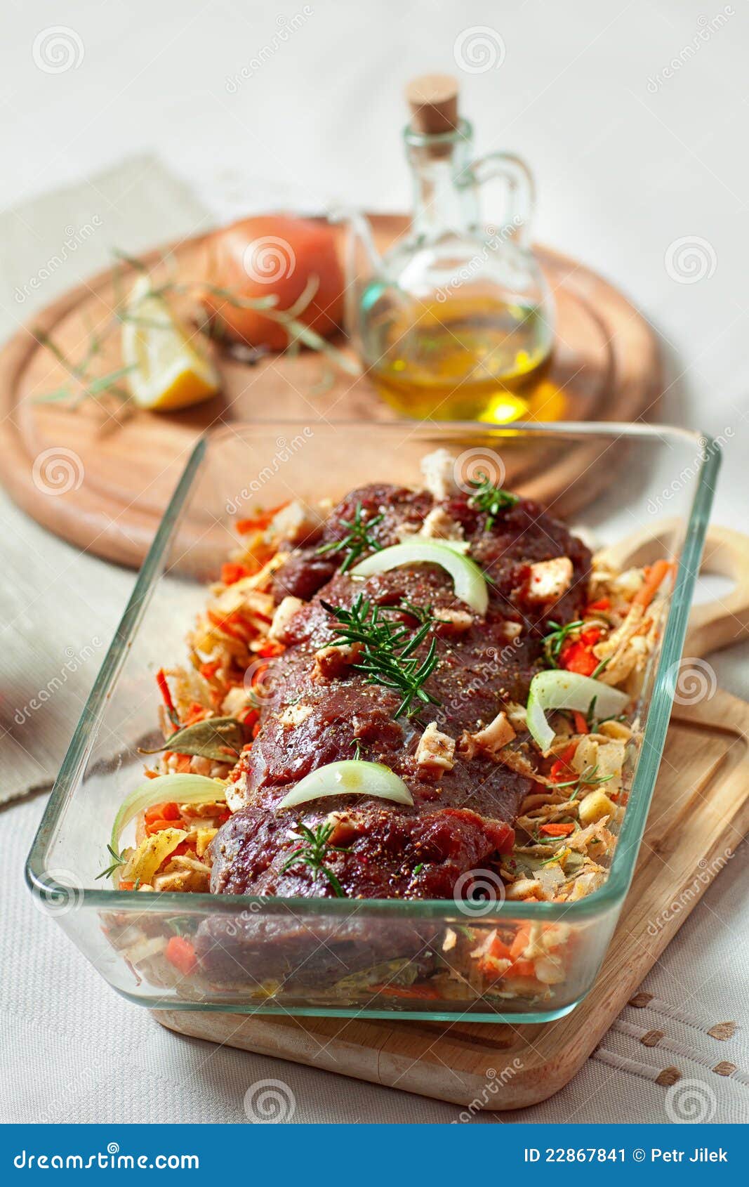 Boeuf cru image stock. Image du vert, poivre, poulet - 22867841