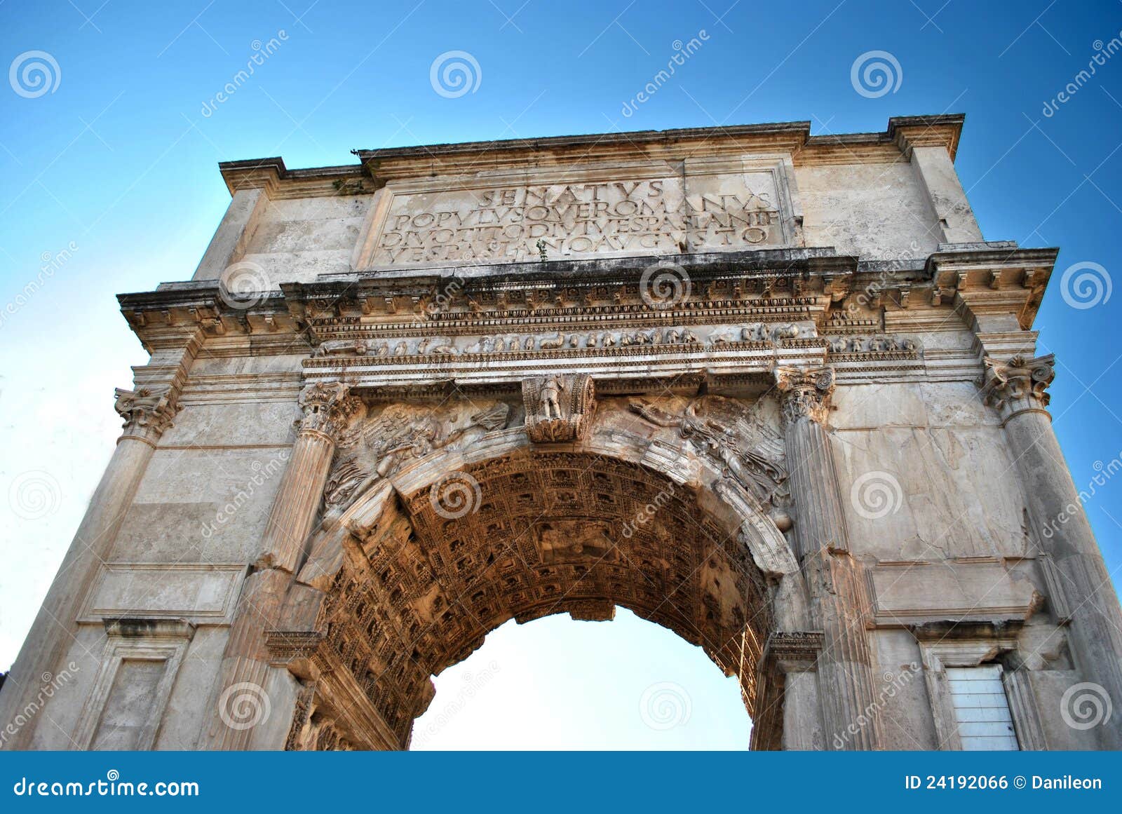 Bogen von Titus in Rom stockfoto. Bild von stadt, denkmal - 24192066