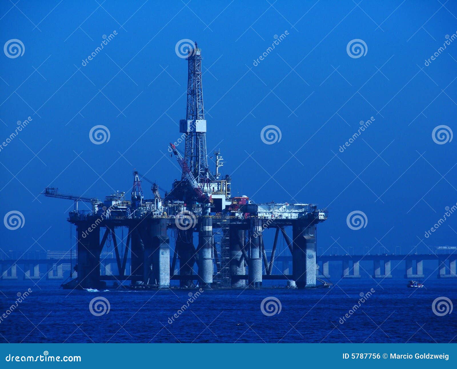 Bohrinsel stockfoto. Bild von tief, ozean, struktur, schattenbild - 5787756