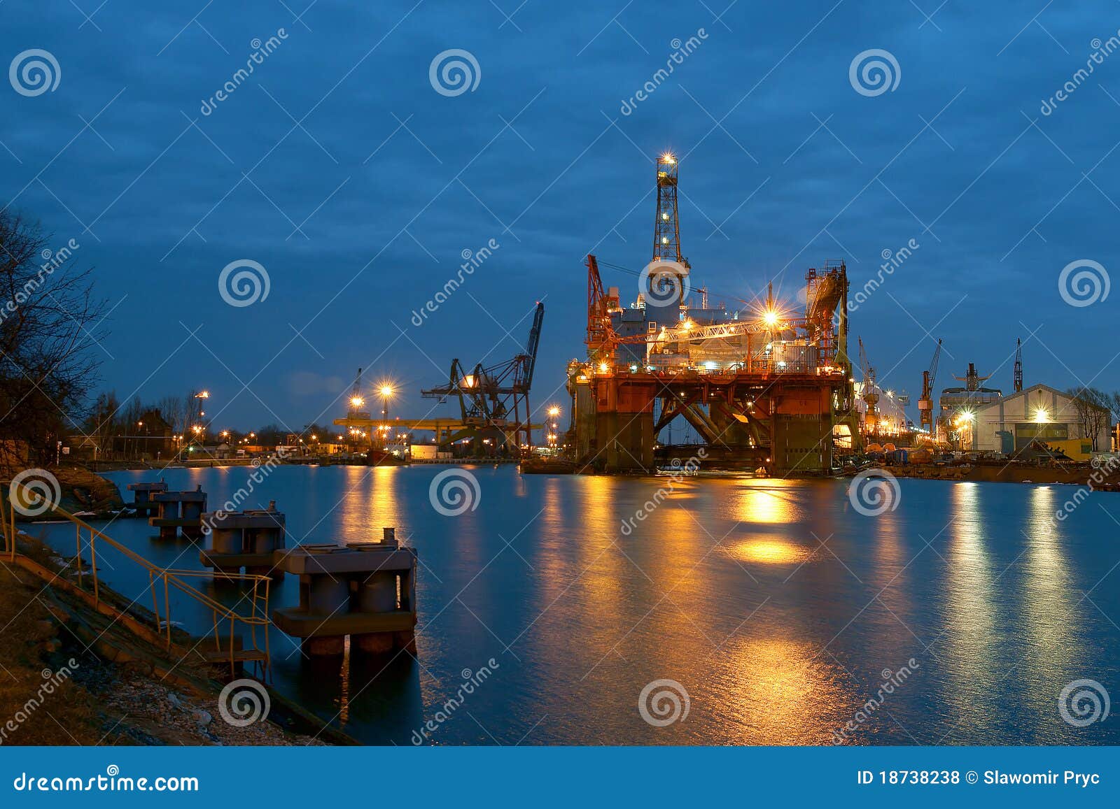 Bohrinseln stockfoto. Bild von nacht, meer, kanal, kraftstoff - 18738238
