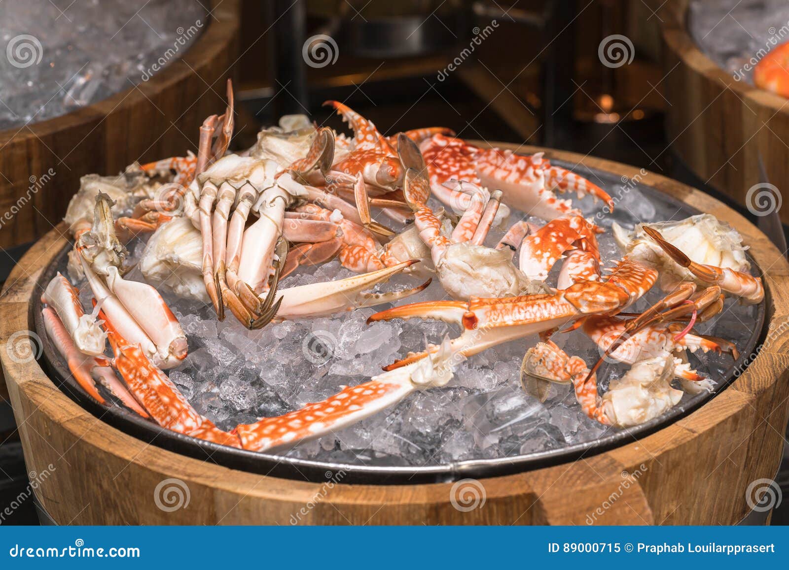 Boiled blue crab on ice stock image. Image of claw, deep - 89000715