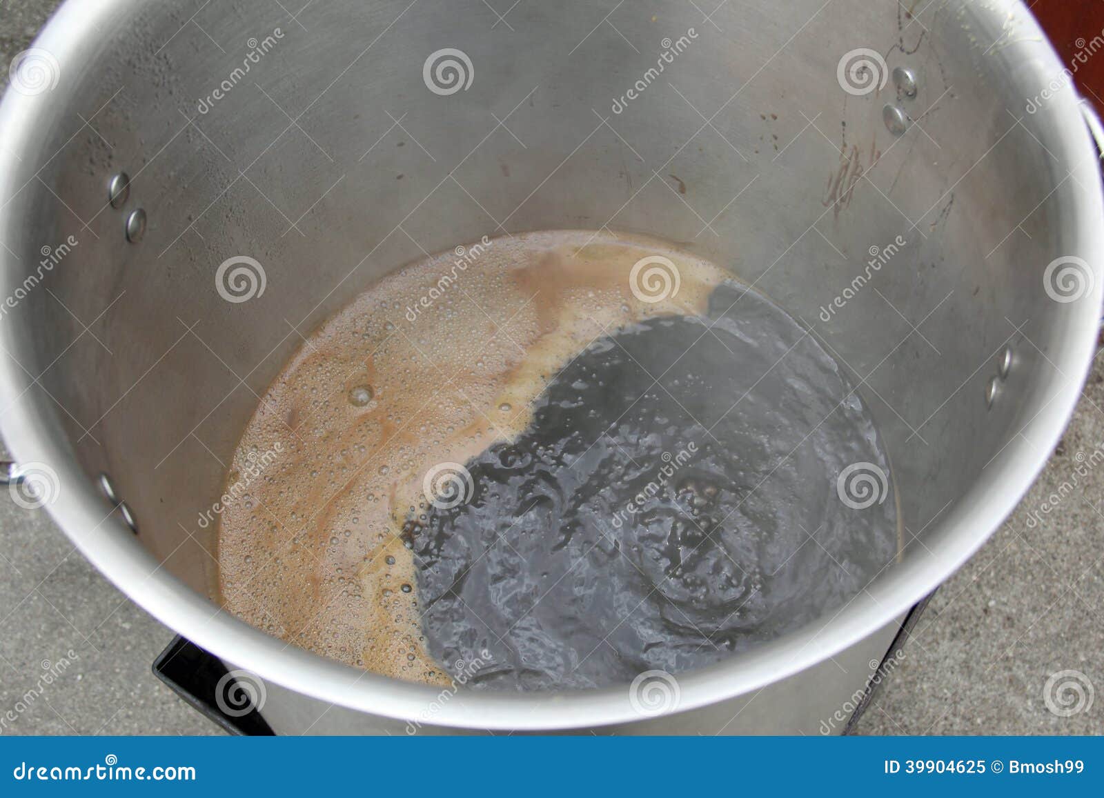 Boiling wort stock image. Image of homebrewed, boil, beer - 39904625 Boiling wort stock image. Image of homebrewed, boil, beer - 39904625