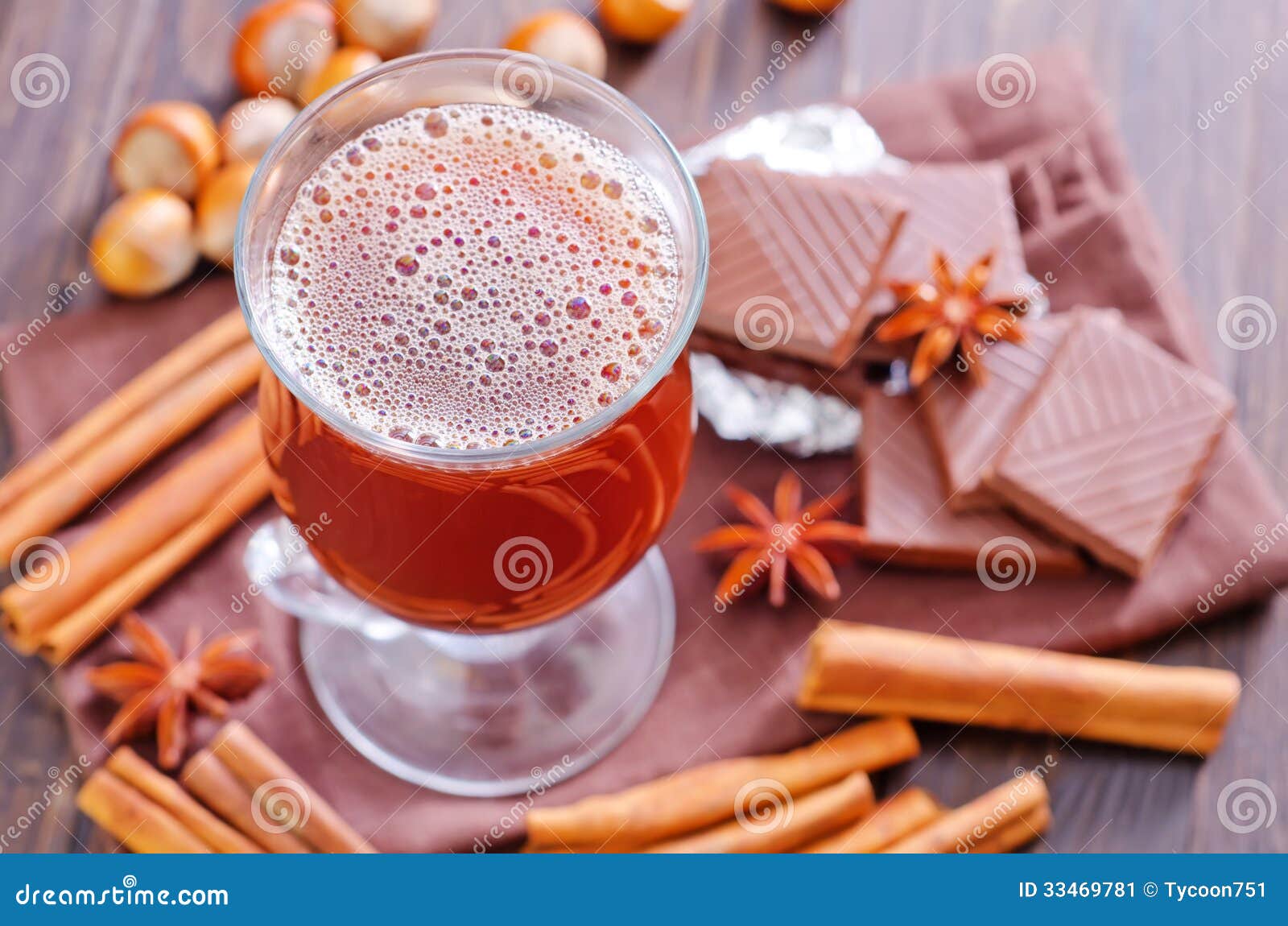 Boisson de cacao image stock. Image du mousse, complètement - 33469781