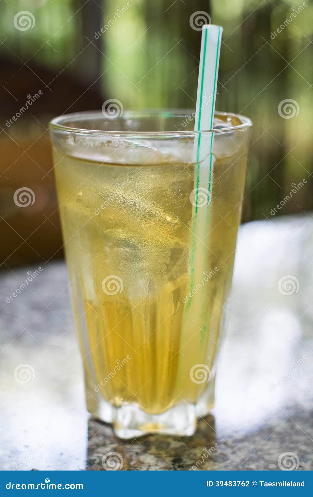 Boisson De Freshing En Verre Photo stock - Image du liqueur, boisson ...