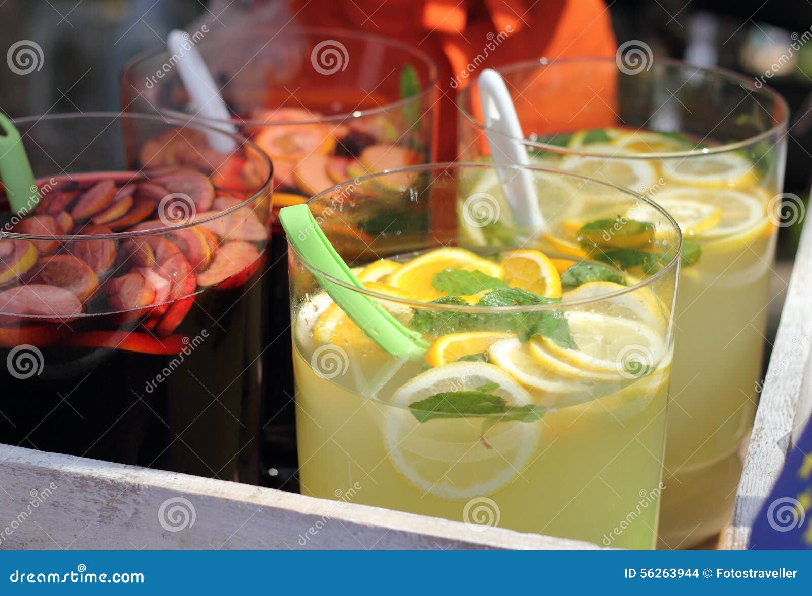 Boisson froide photo stock. Image du citron, monnayage - 56263944