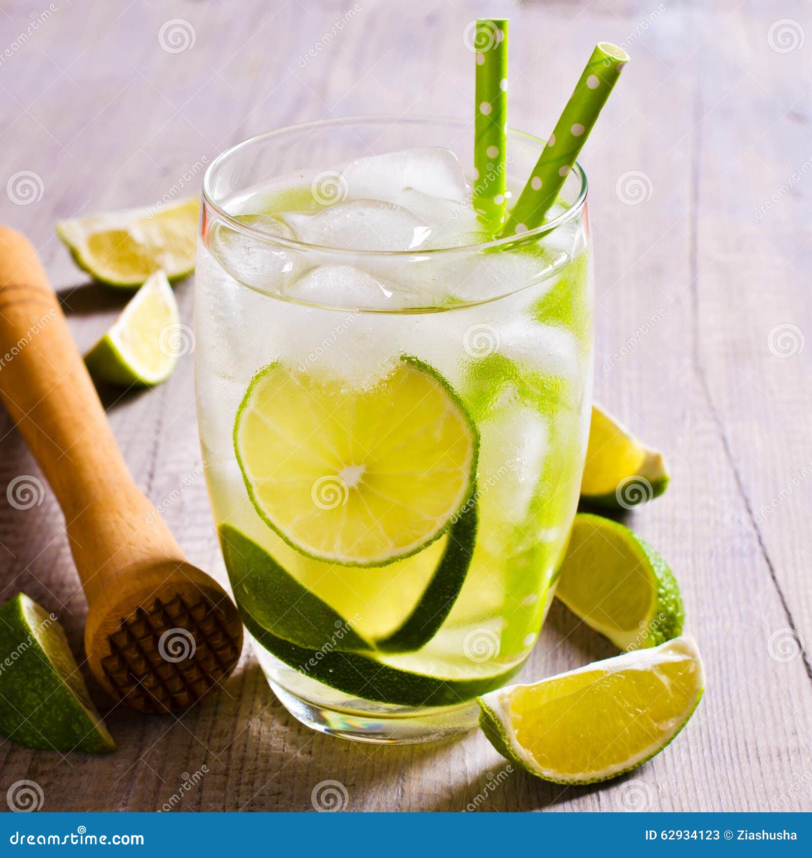 Boisson Froide Avec La Limette Image stock - Image du citron, vert ...