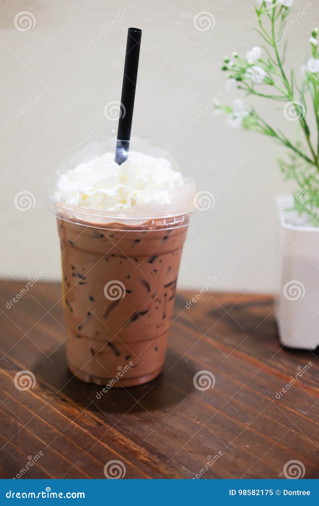 Boisson Froide De Lait Chocolaté Image stock - Image du délicieux ...