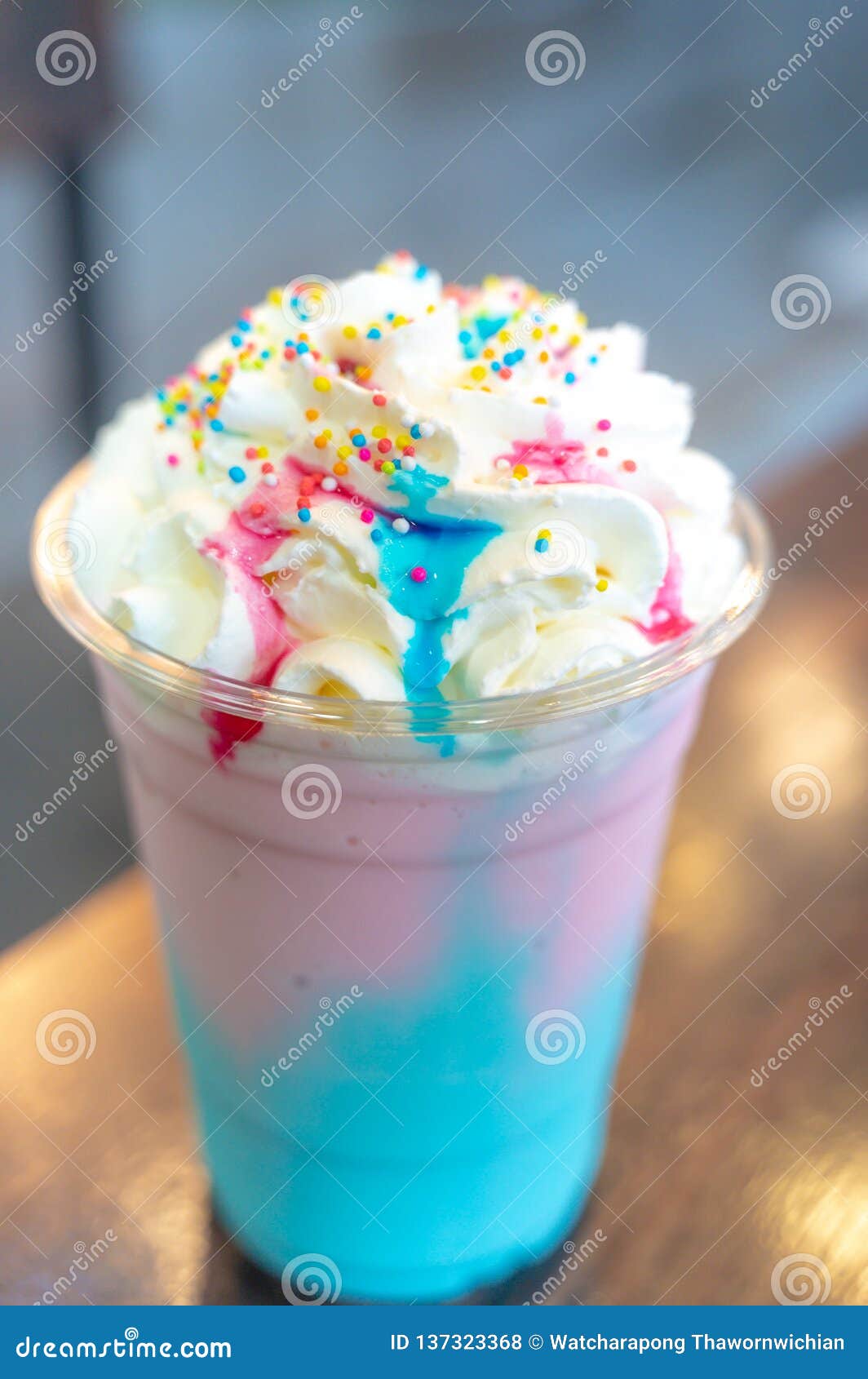 Boisson Froide De Milkshake De Lucette Photo stock - Image du pastel ...