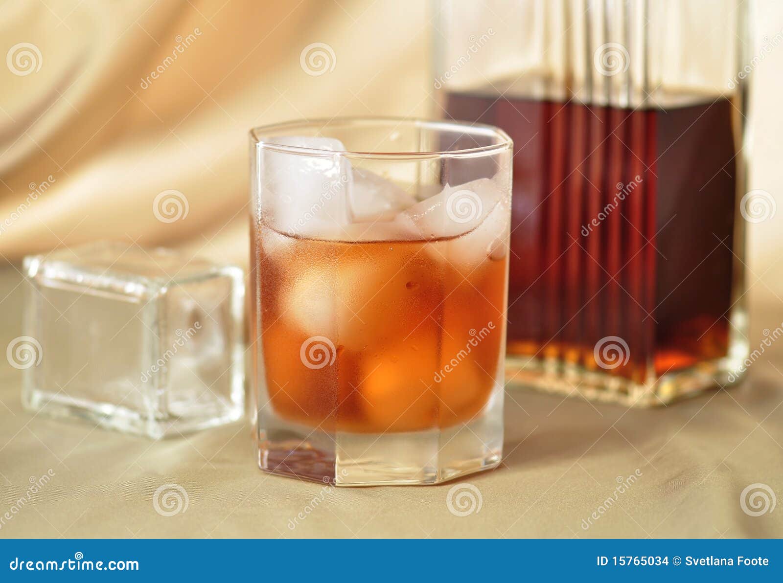 Boissons alcooliques photo stock. Image du whisky, écossais - 15765034