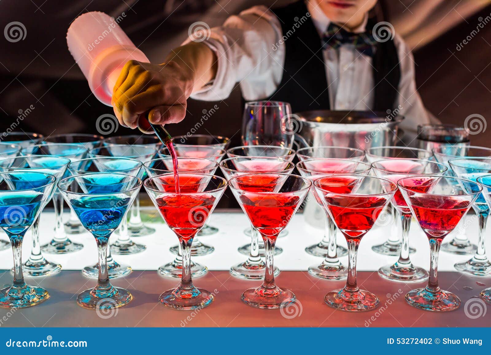 Boissons de cocktail photo stock. Image du boissons, couleurs - 53272402