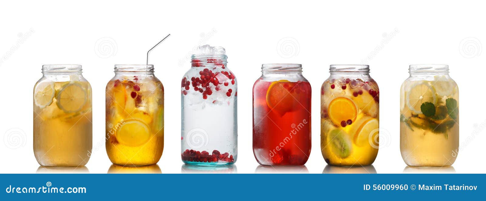 Boissons Froides Dans Des Brocs Photo stock - Image du isolement ...