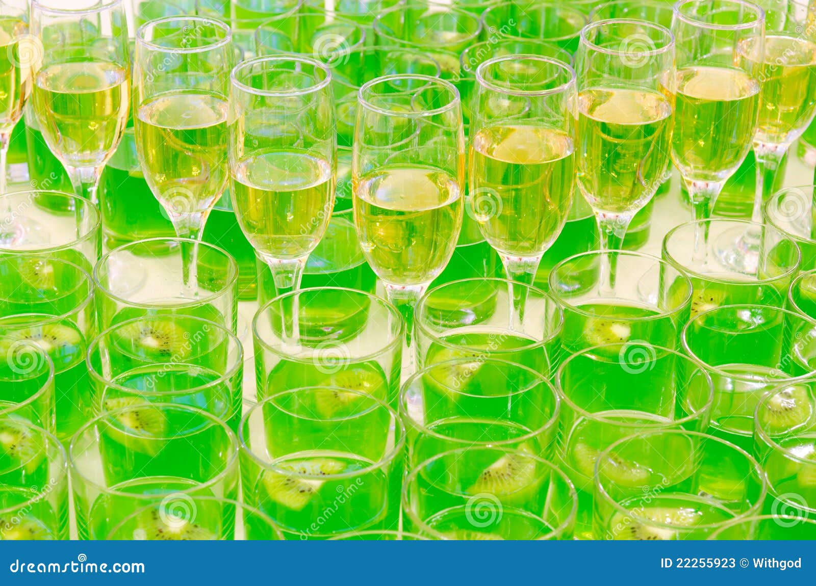 Boissons Sur La Table De Buffet Image stock - Image du smorgasbord ...