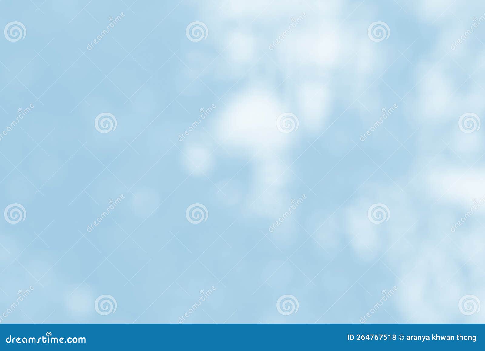 Bokek De Nube Azul Claro Como Fondo Foto de archivo - Imagen de mullido ...