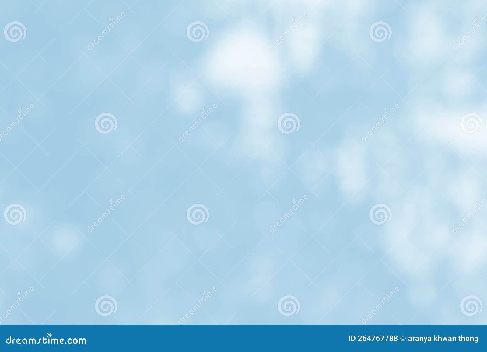 Bokek De Nube Azul Claro Como Fondo Foto de archivo - Imagen de blanco ...