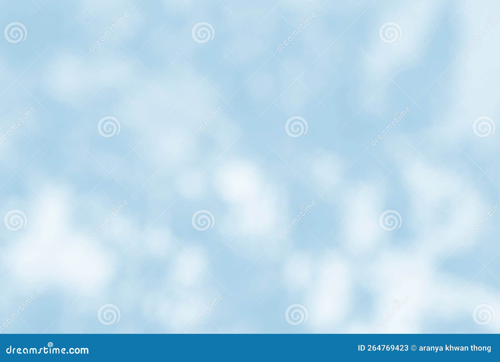 Bokek De Nube Azul Claro Como Fondo Imagen de archivo - Imagen de ...