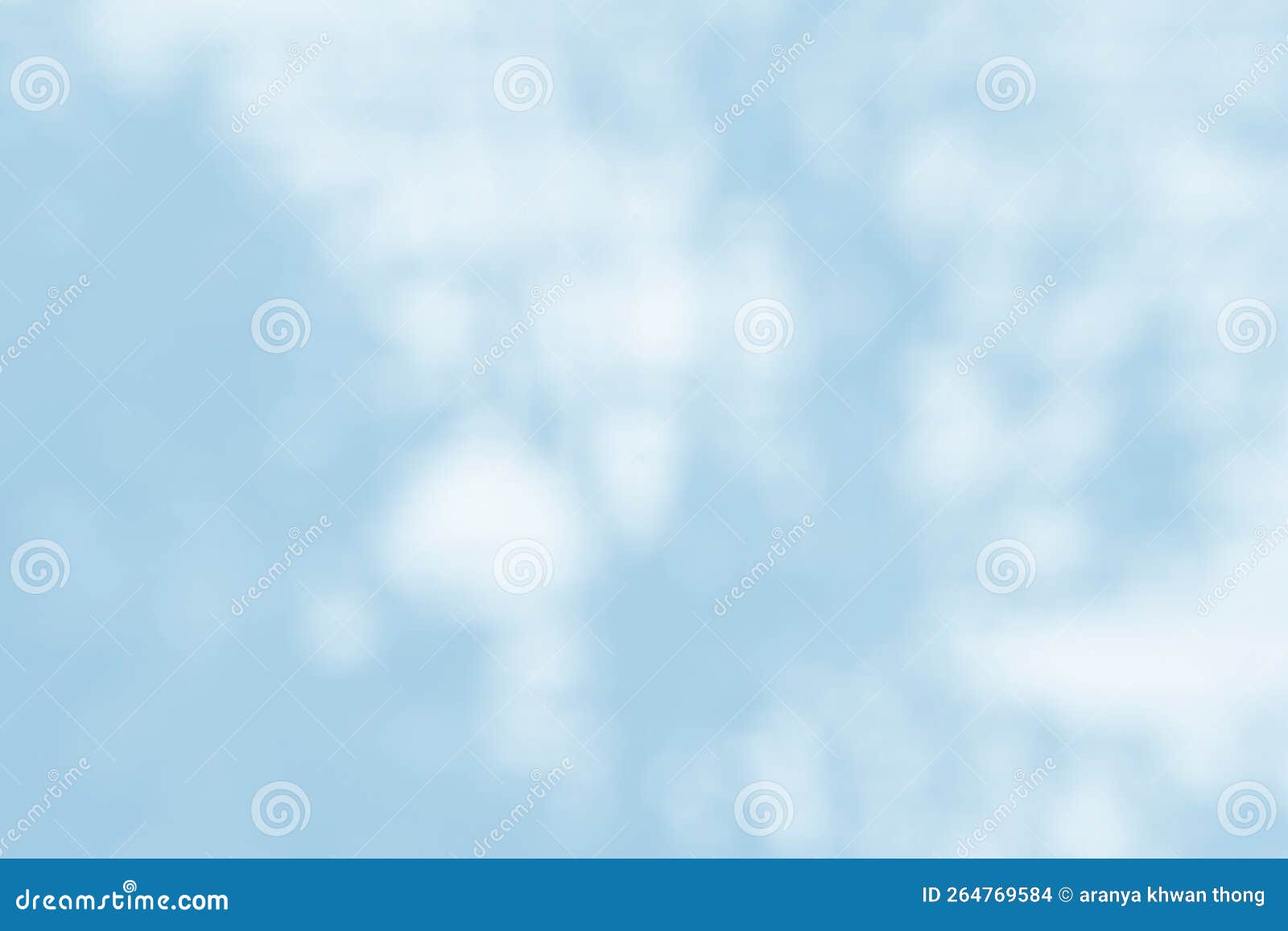 Bokek De Nube Azul Claro Como Fondo Foto de archivo - Imagen de ...