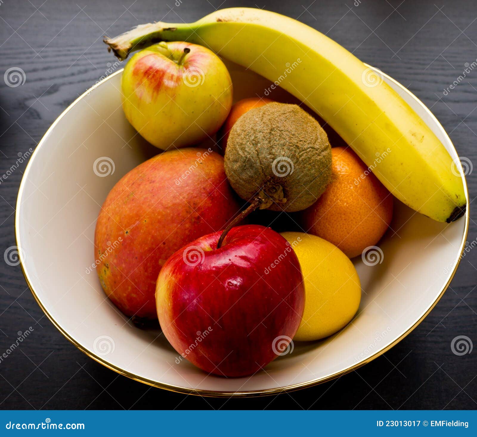 Bol de fruit image stock. Image du nourriture, citron - 23013017