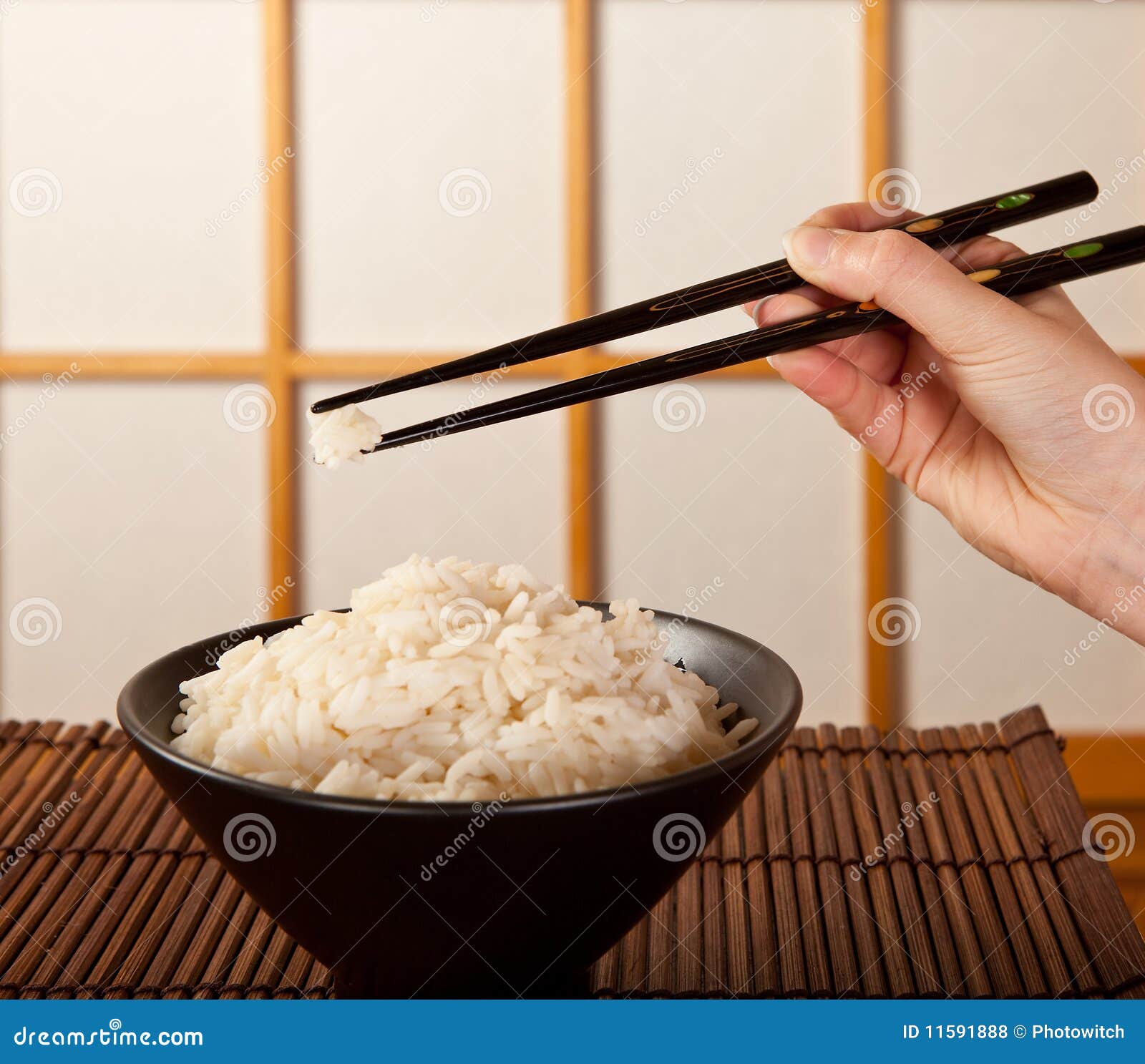 Bol de riz et baguettes photo stock. Image du dîner, restaurant - 11591888