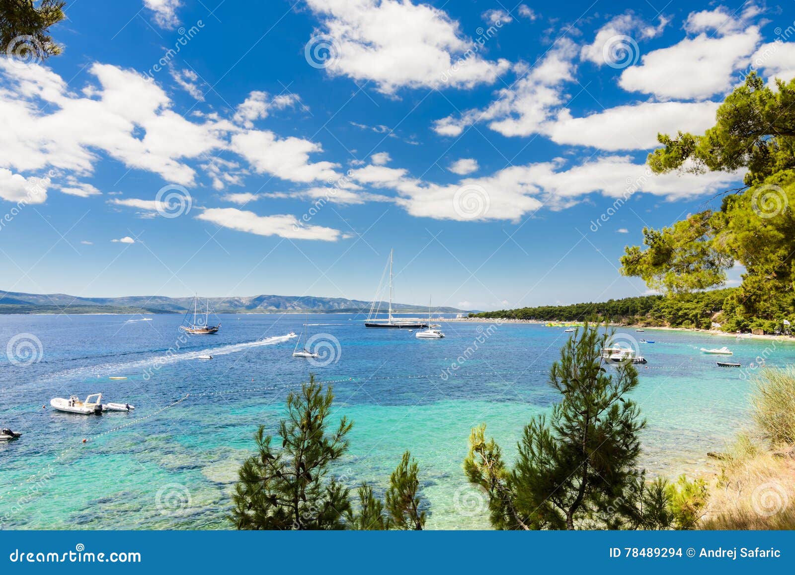 Bol, Eiland Brac, Kroatië - Juli 17, 2016: Het Strand Van De Zlatnirat ...