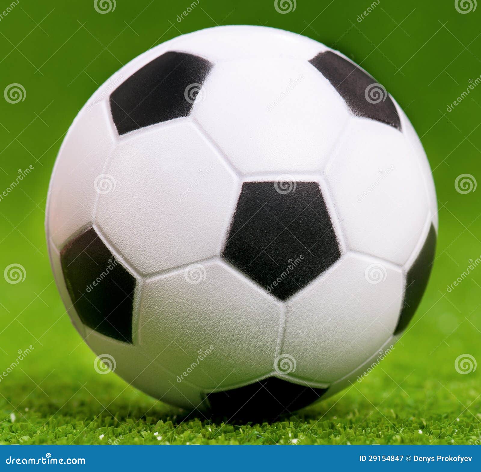 Bola de futebol pequena imagem de stock. Imagem de fundo - 29154847