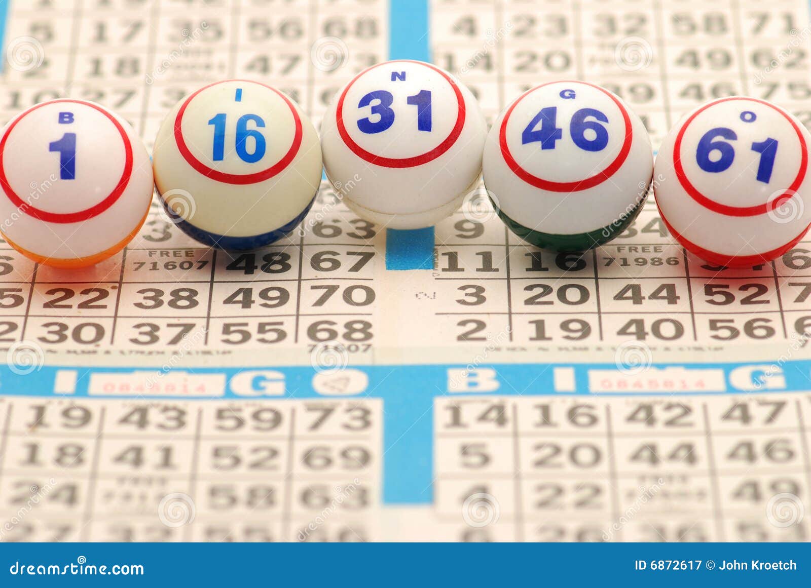 Bola del bingo en tarjeta imagen de archivo. Imagen de campo - 6872617