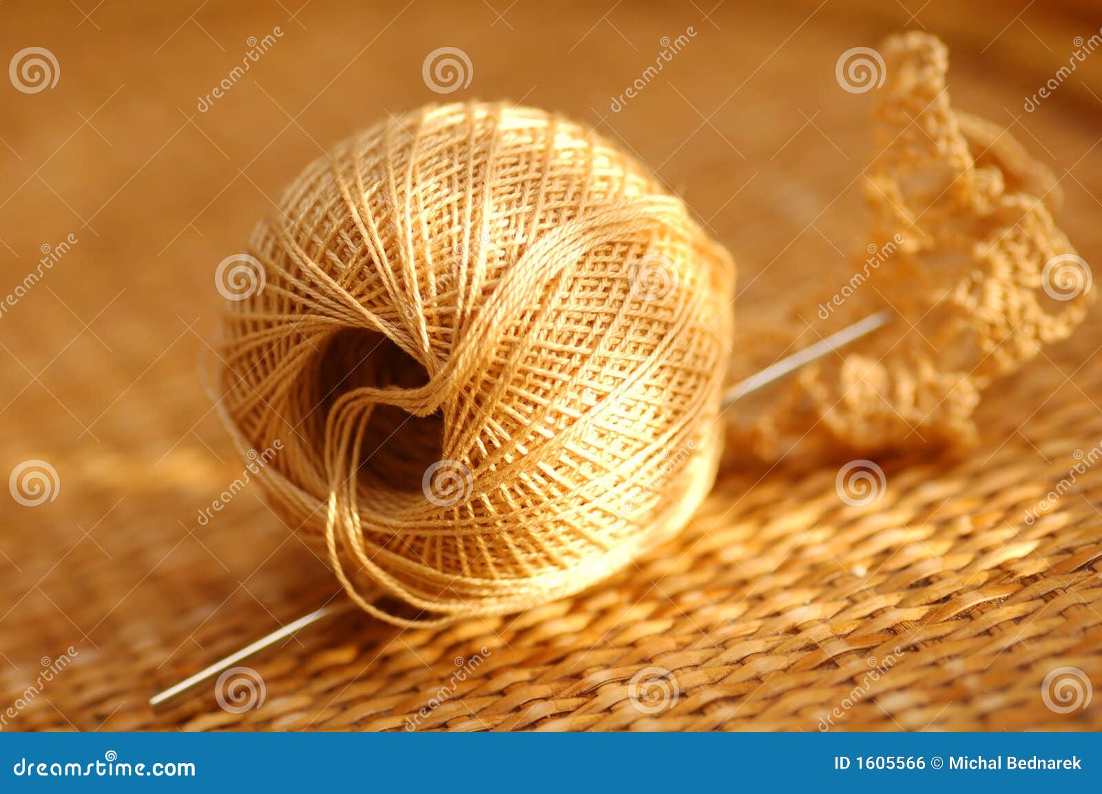 Bola del hilado foto de archivo. Imagen de punto, hilo - 1605566