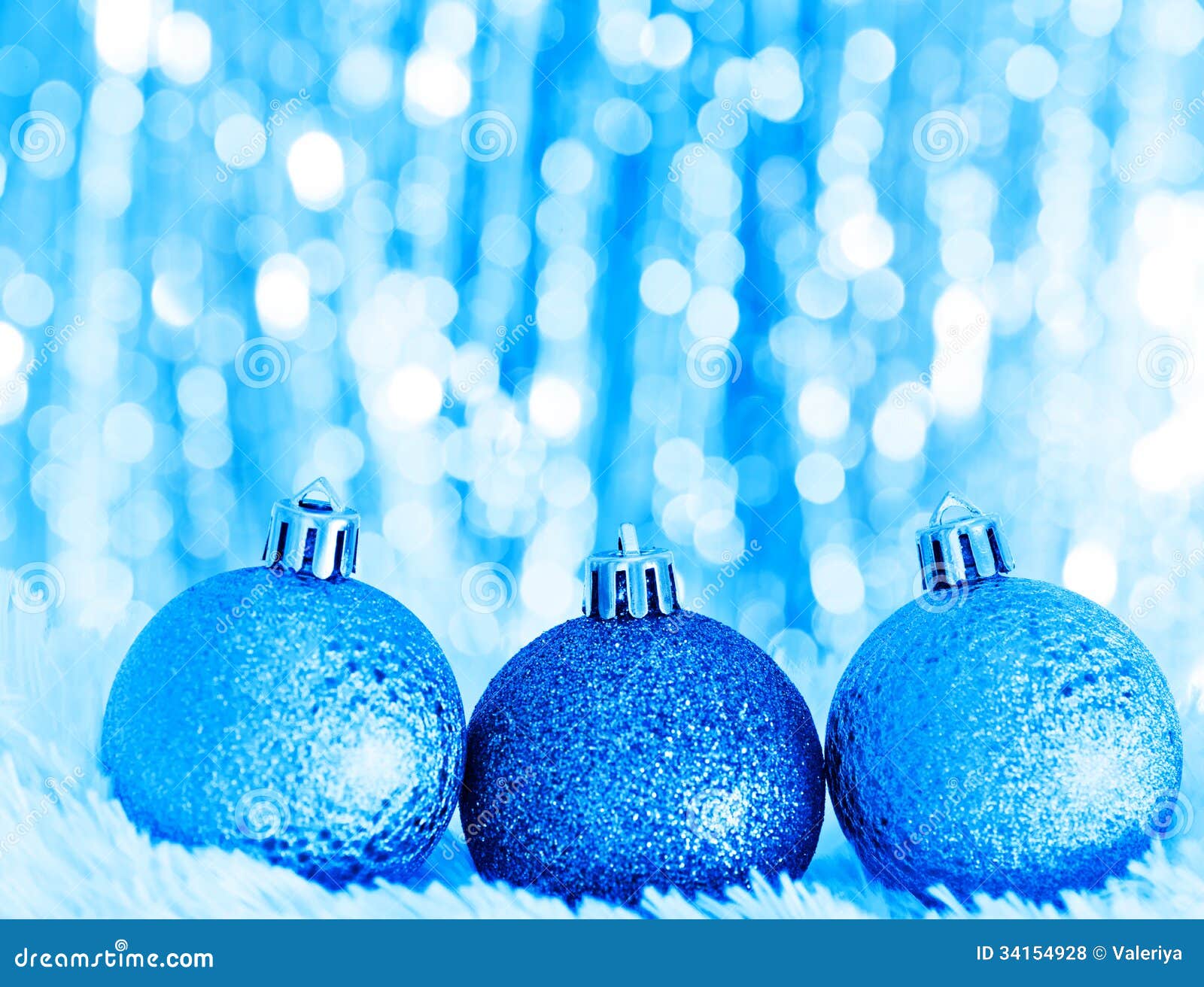 Bolas azuis do Natal foto de stock. Imagem de azul, feliz - 34154928