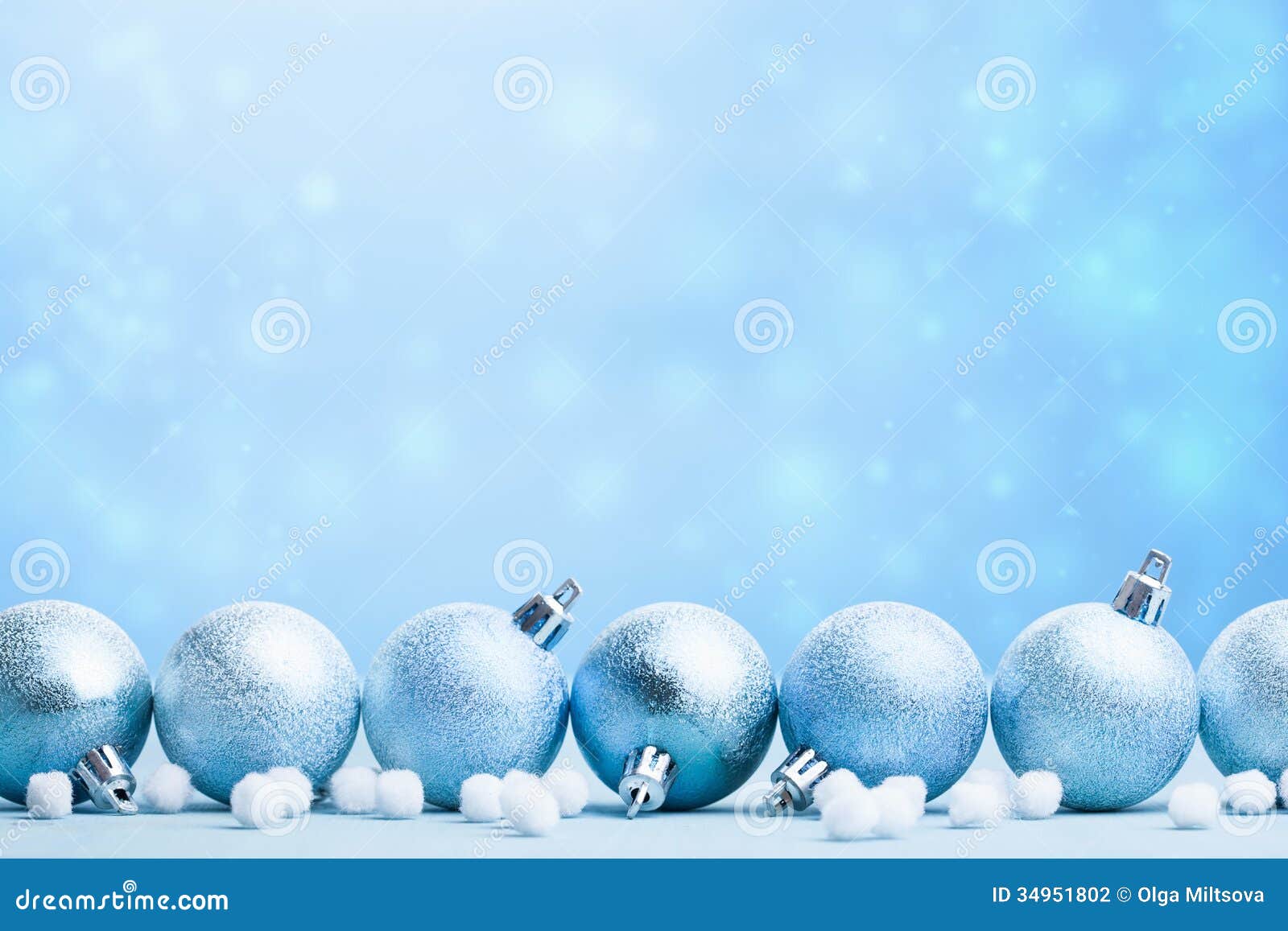 Bolas Azuis Do Natal Sobre O Fundo Borrado Foto de Stock - Imagem de ...