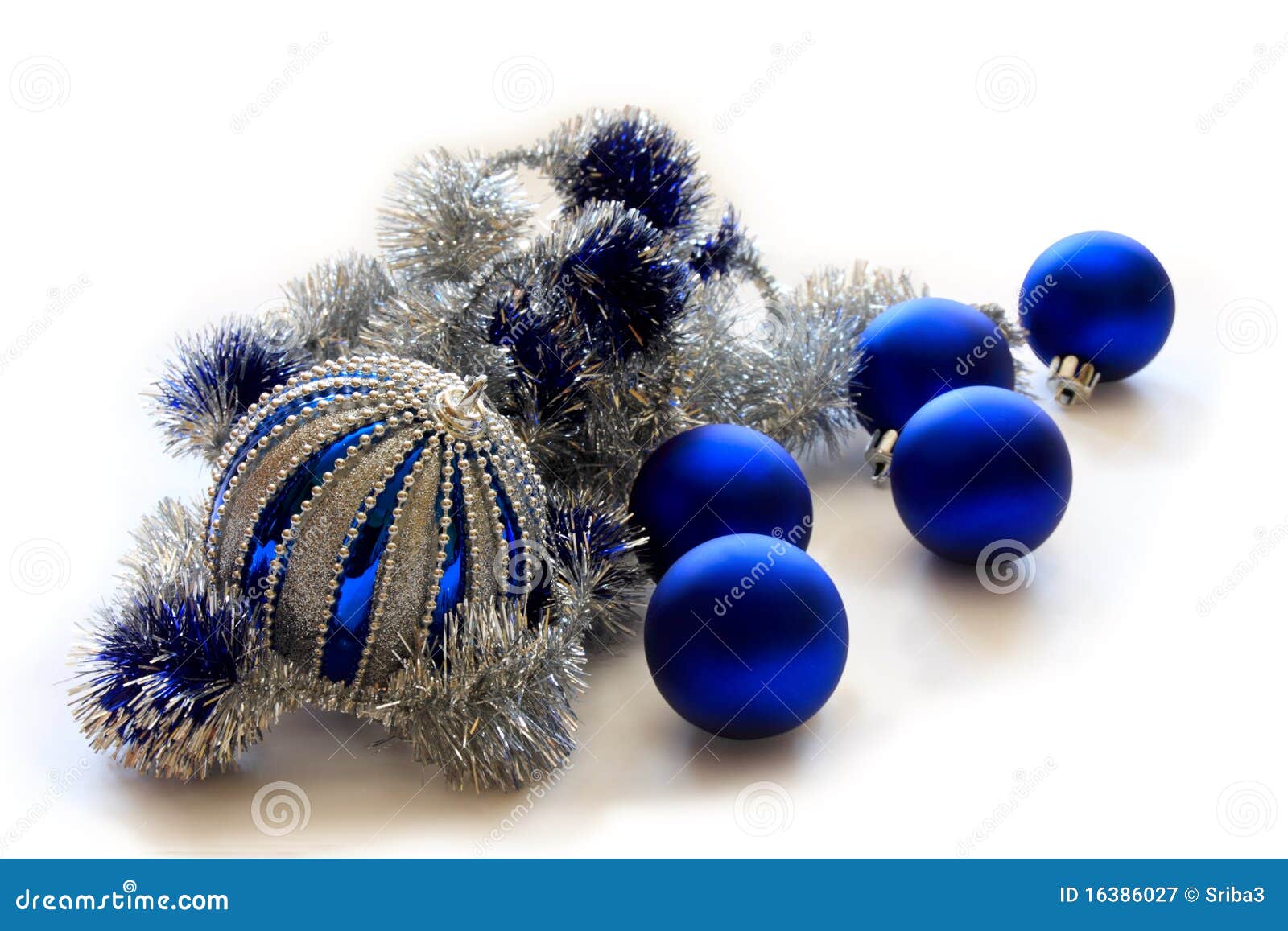 Bolas Azules De La Navidad En El Fondo Blanco. Imagen de archivo ...