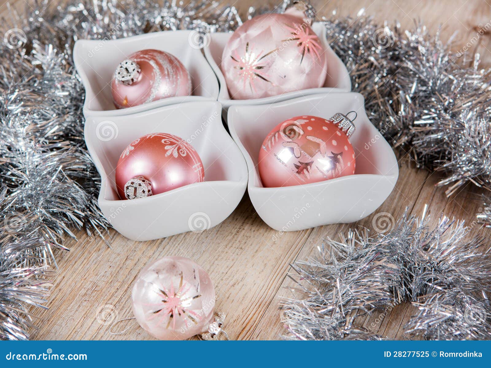 Bolas Cor-de-rosa Da árvore De Natal Decoradas Imagem de Stock - Imagem ...