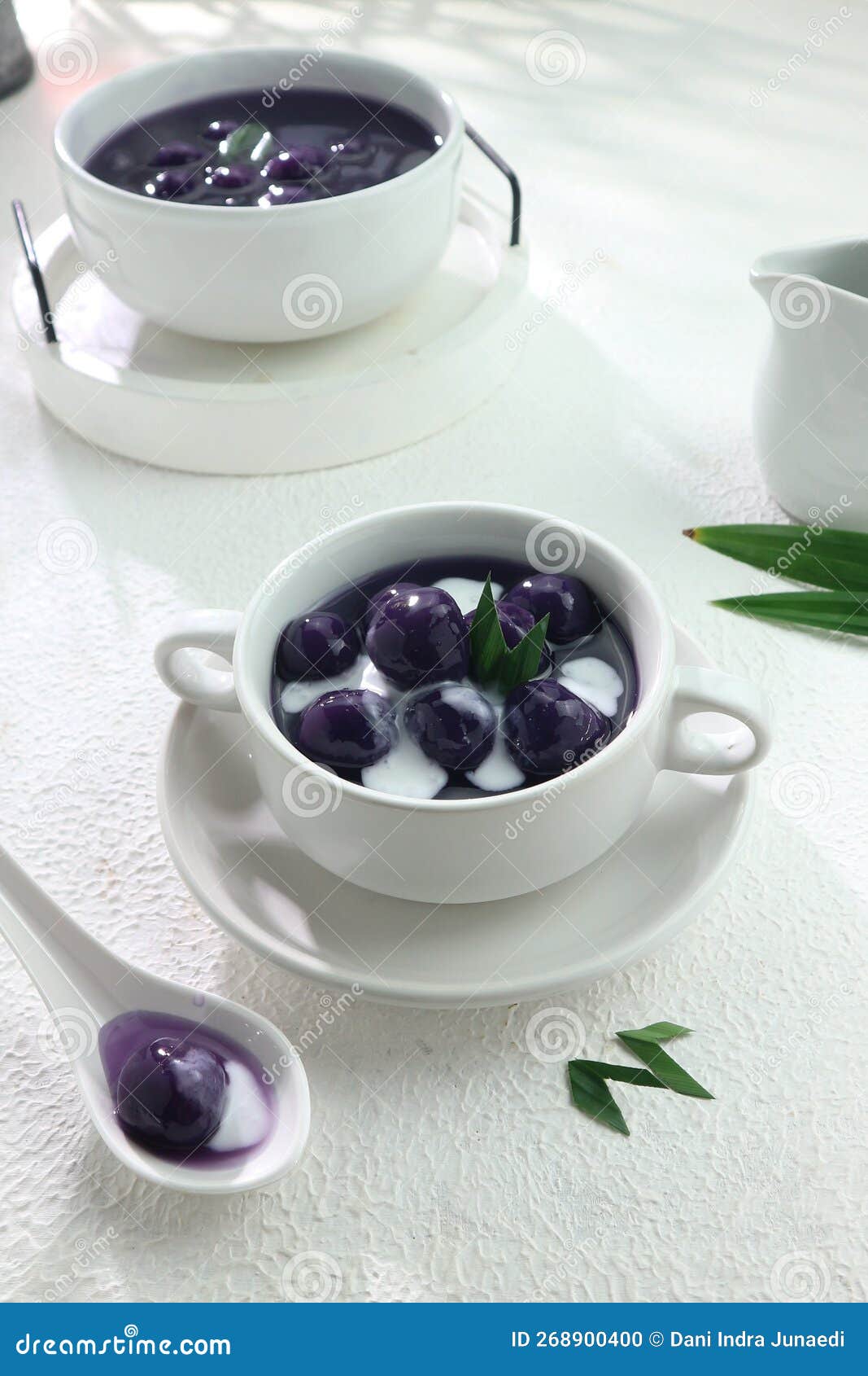 Bolas De Batata Con Leche De Coco Foto de archivo - Imagen de postre ...