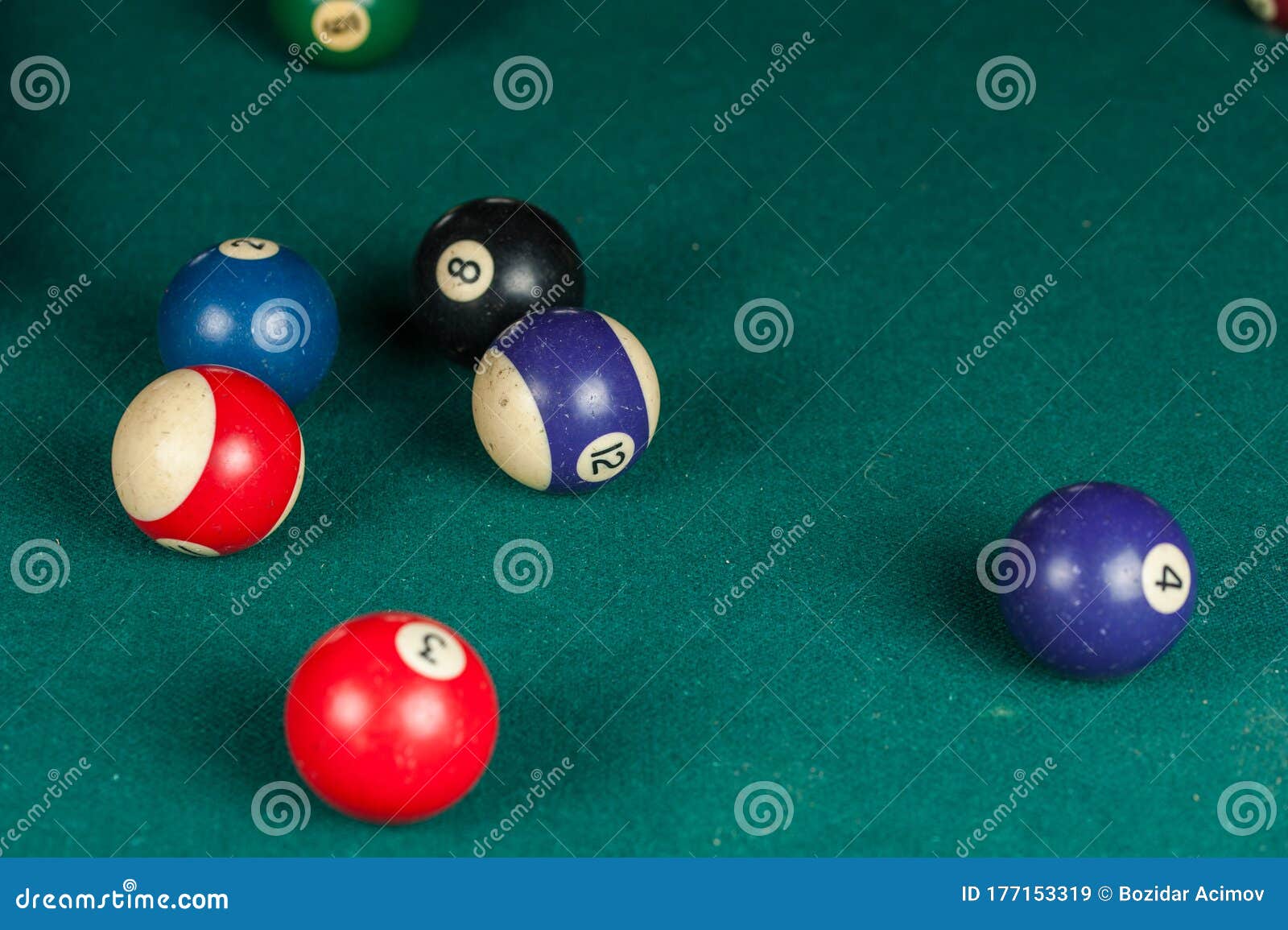 Bolas De Billar Y Una Tabla De Billar. Concepto De Deporte De Billar ...