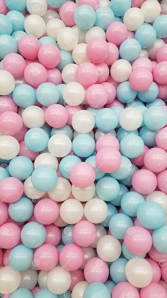 Bolas de colores pastel imagen de archivo. Imagen de patio - 277689281