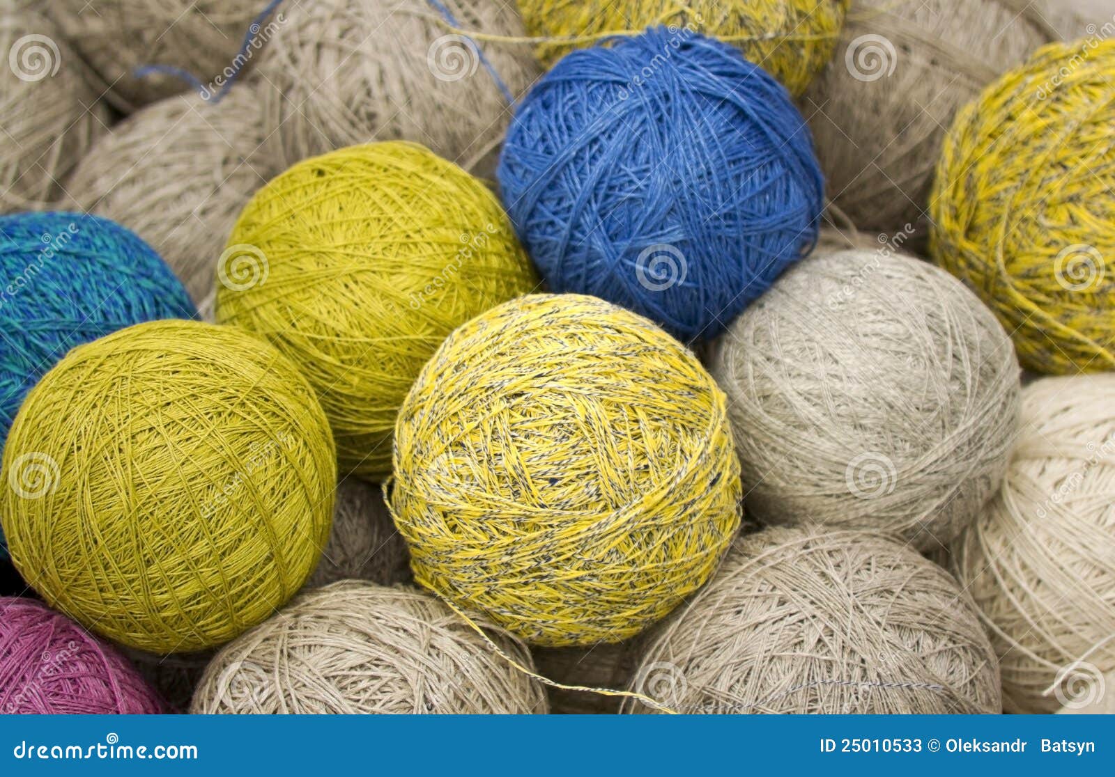 Bolas Del Hilado De Fibras Naturales Imagen de archivo - Imagen de bola ...