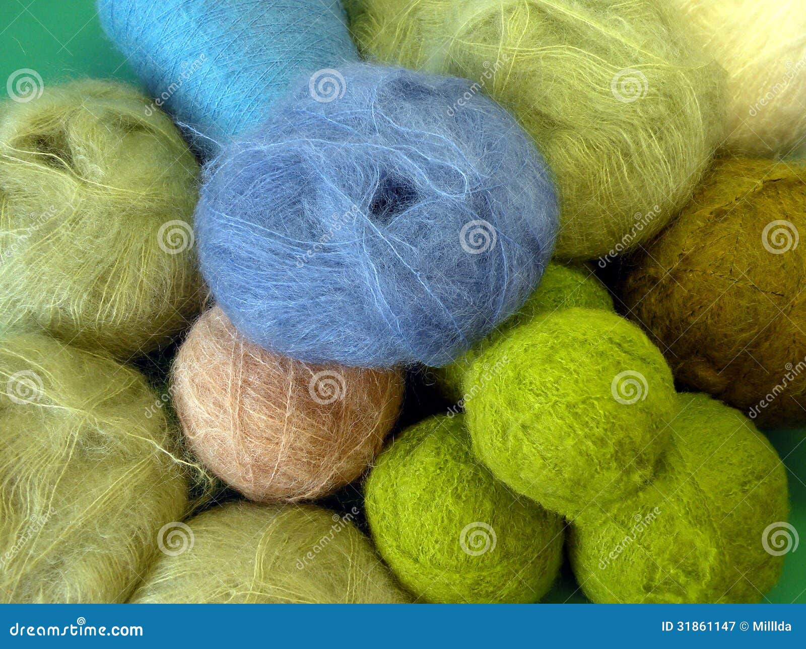 Bolas del hilo imagen de archivo. Imagen de tejer, bola - 31861147