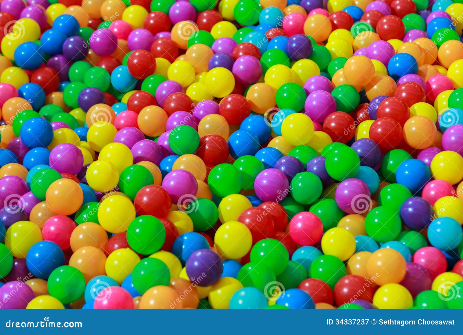 Bolas Del Plástico Del Color Imagen de archivo - Imagen de atractivo ...