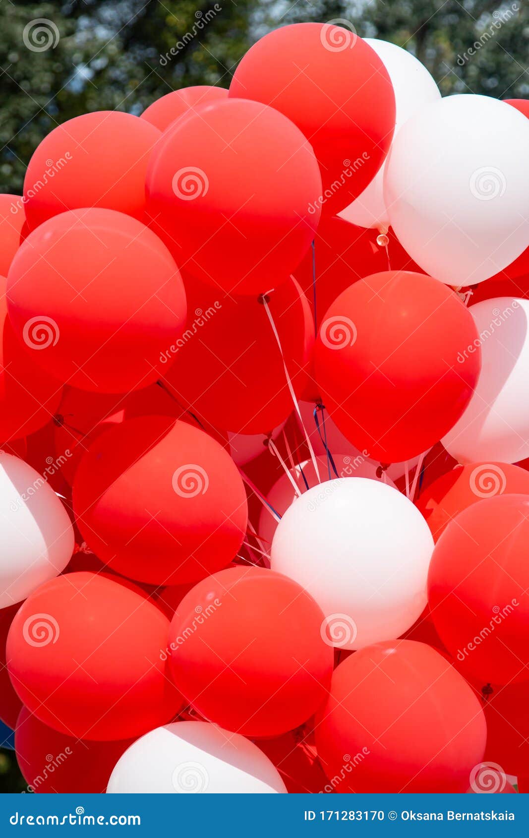 Bolas Rojas Y Blancas Como Fondo Foto de archivo - Imagen de rojo ...