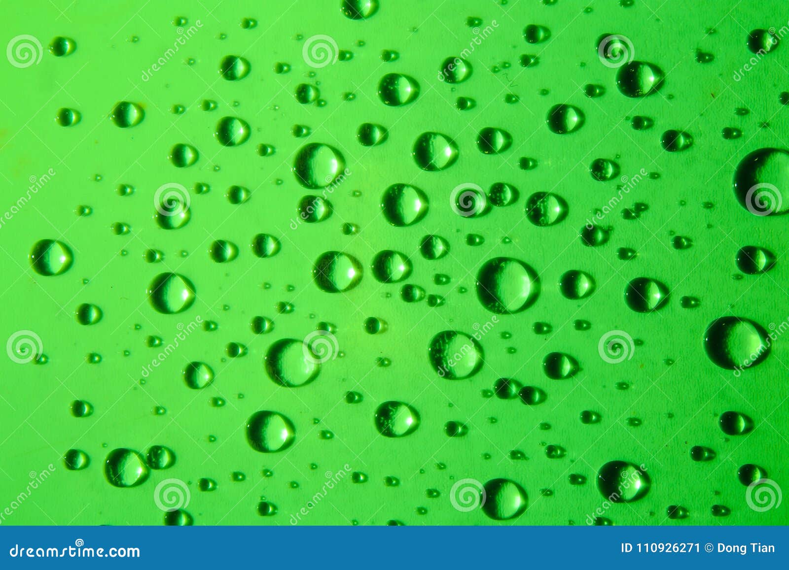 Bolha verde imagem de stock. Imagem de ciano, interior - 110926271