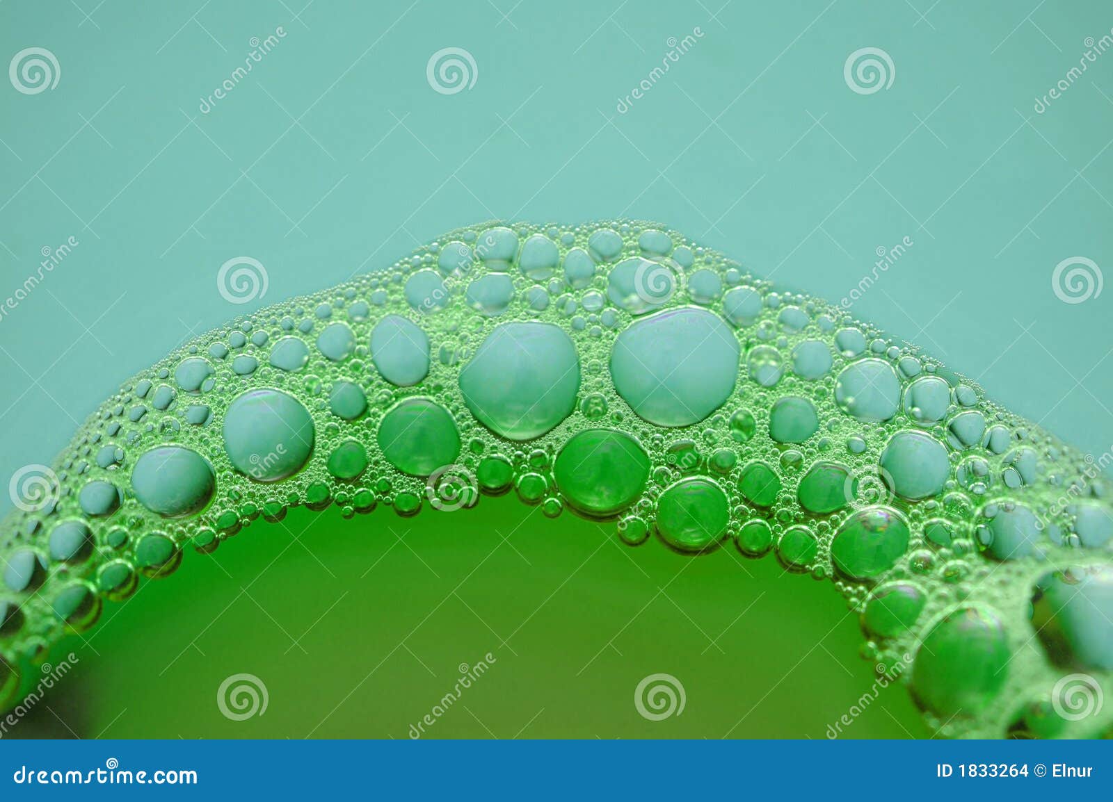 Bolhas da espuma foto de stock. Imagem de espuma, verde - 1833264