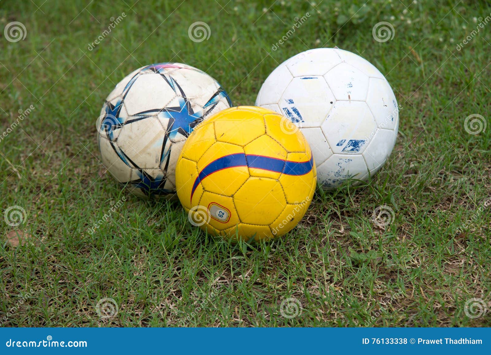 Boll arkivfoto. Bild av sport, sfär, vitt, leka, stängning - 76133338