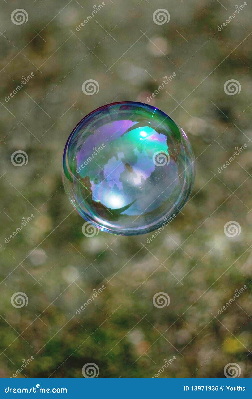 Bolla di sapone fotografia stock. Immagine di infanzia - 13971936