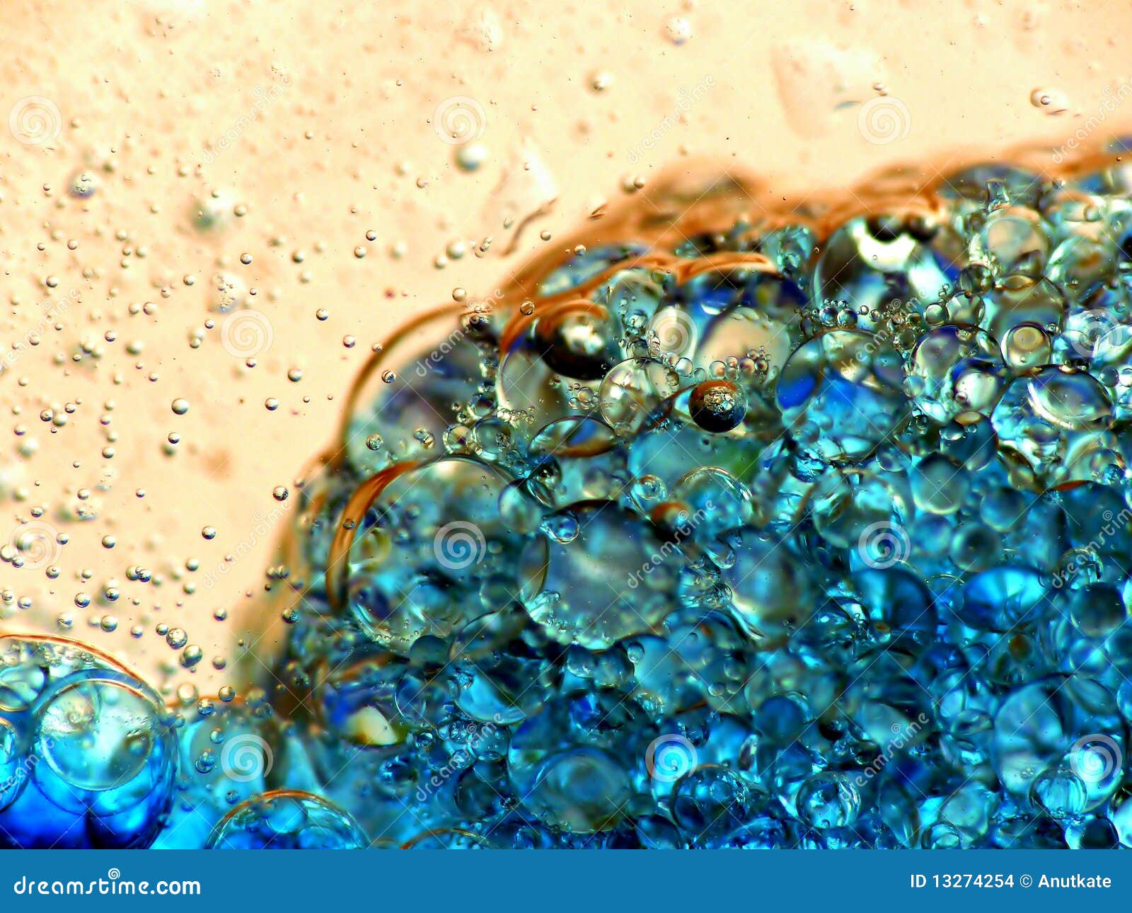 Bolle fotografia stock. Immagine di acqua, estratto, gocce - 13274254