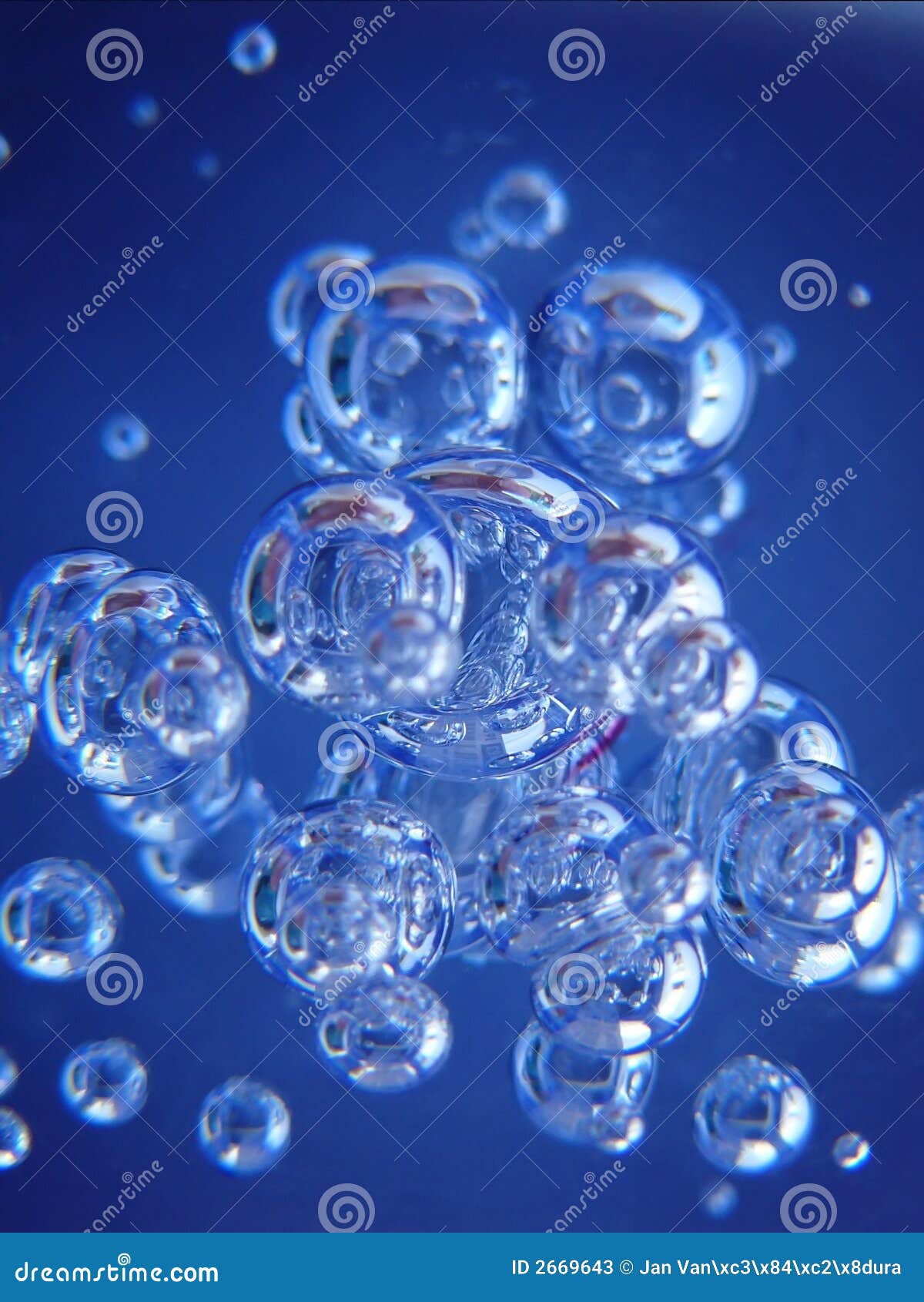 Bolle in acqua immagine stock. Immagine di bagnato, trasparente - 2669643