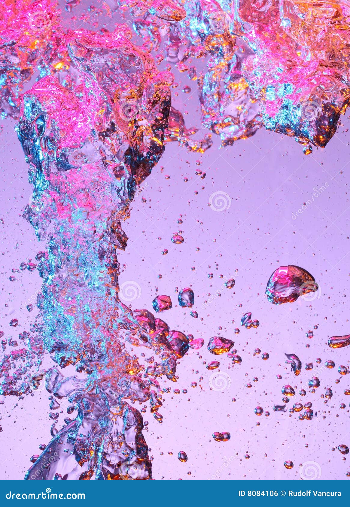 Bolle di aria in acqua fotografia stock. Immagine di colori - 8084106